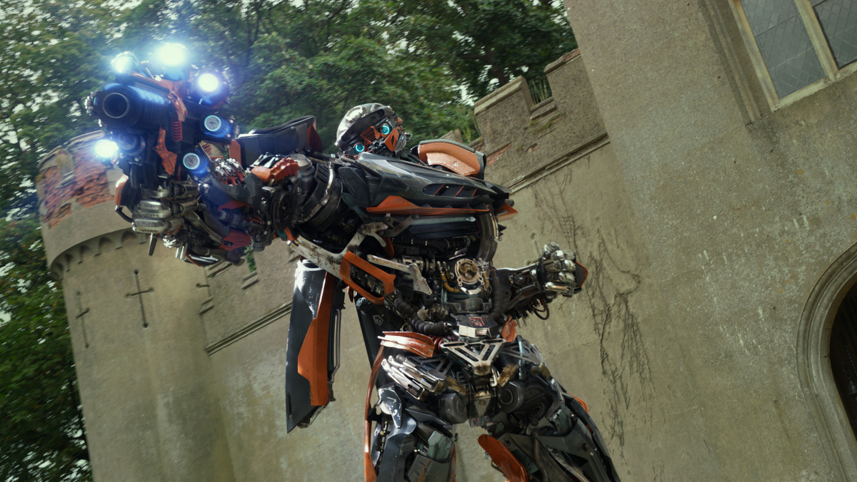 Transformers The Last Knight: How Michael Bay Creates Bayhems!